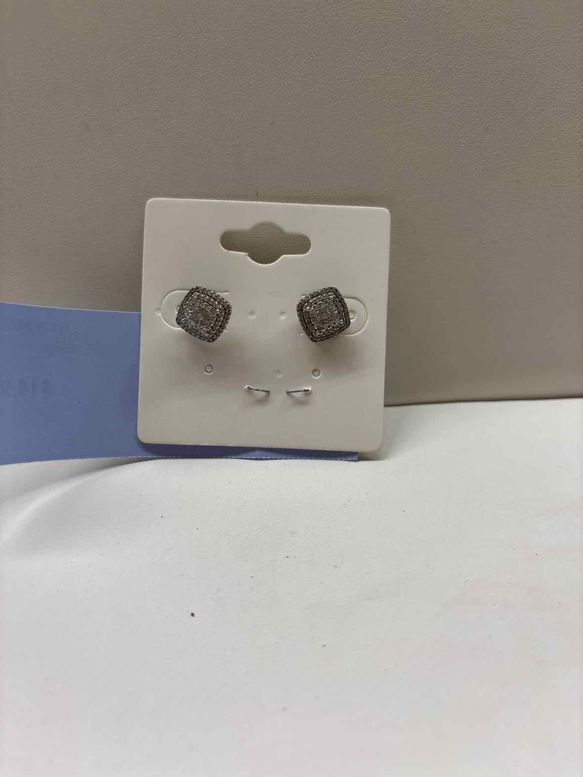 HK .925 Sterling Silver Stud Earrings – Off The Rack